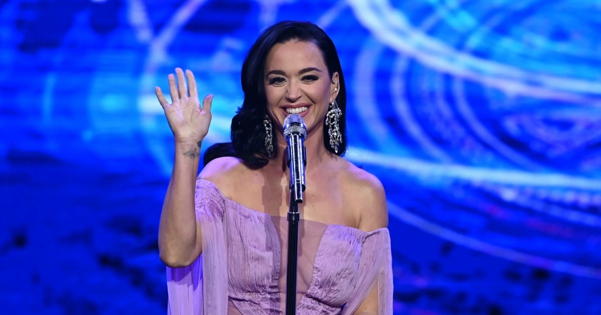 Katy Perry nói tiếng Việt, trình diễn loạt bài hát đình đám tại Hà Nội ...